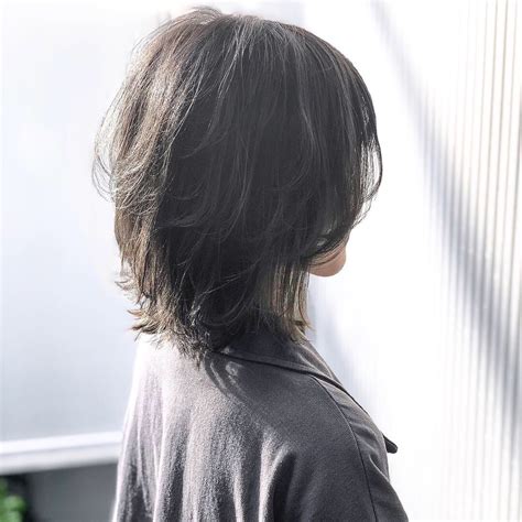 2022年最先端の“ウルフカット”特集！長さ・顔型・前髪別に解説 Arine アリネ