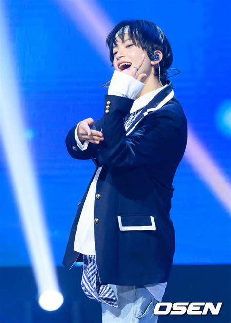 안율귀여운 미소