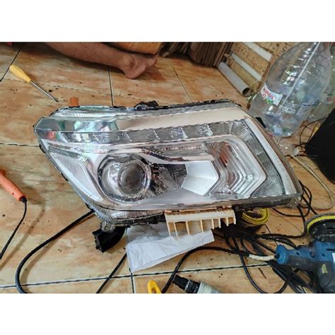 Jual HEADLAMP HEADLIGHT LAMPU DEPAN NISSAN NAVARA ORIGINAL Shopee Indonesia