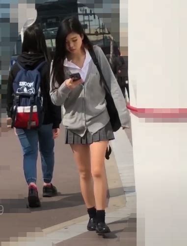 スタイル抜群jkエロ過ぎ食い込み白パンを前後下から盗撮 豊城アキラ