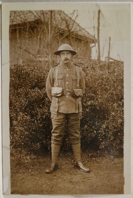 Ancienne Carte Postale Ww1 Soldat En Jardin Uniforme Kit Complet Boite
