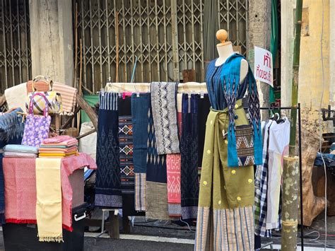 กินให้จนแล้วทนเอา X กินให้จนมูให้รวย อาหารทะเล สดๆ ปลาหมึกเสียบไม้ยักษ์ Facebook