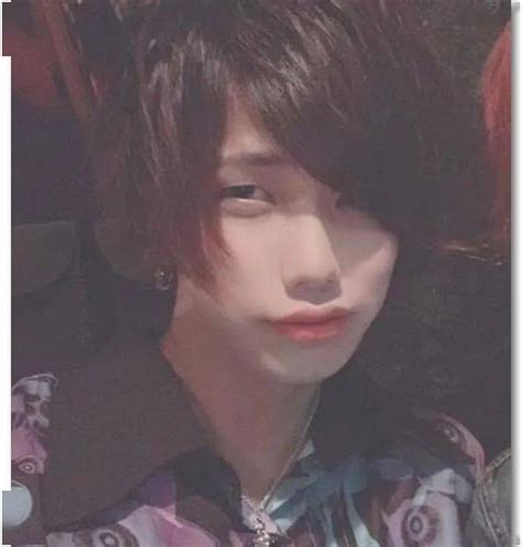 日本女公务员在8家风俗店兼职上班被发现，努力拼命赚钱竟是为了泡牛郎？！女子本职工作业绩