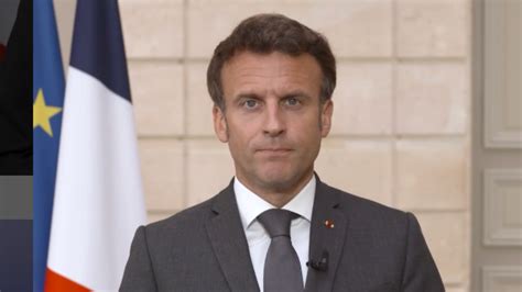 Panique Pour Emmanuel Macron Un Homme Sintroduit à LÉlysée