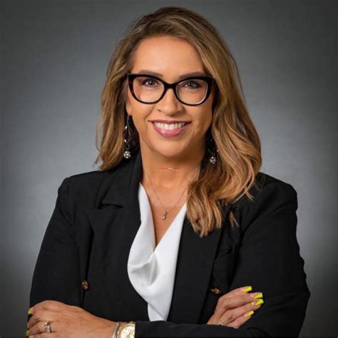 Bildergalerie Fake Trissy Hanlon Rpo Maricruz Rodriguez Wilson