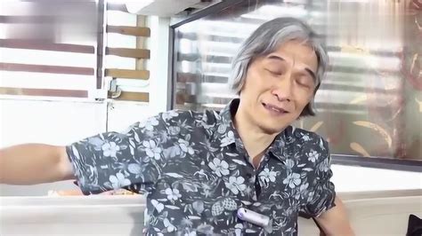 香港著名作家潘源良与一位17岁的女友结婚，李丽珍多次离合。腾讯视频