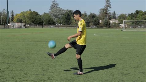5 Ways To Kick A Soccer Ball Wikihow
