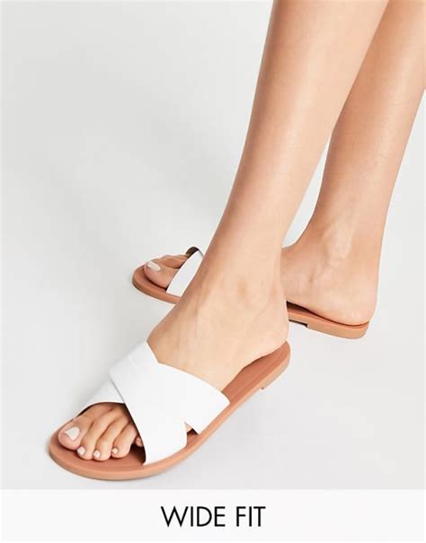 Asos Design Wide Fit Facts Pantoletten In Weiß Mit überkreuzten