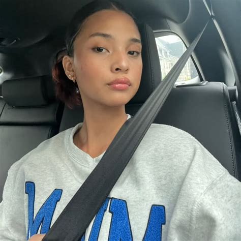 Aicelle Notellliee • Threads Say More