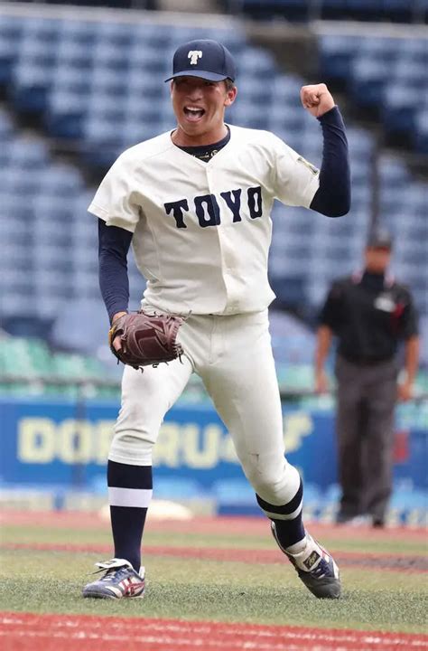 ＜日大・東洋大＞8回、無失点に抑えガッツポーズをする東洋大・細野（撮影・大城 有生希） スポニチ Sponichi Annex 野球