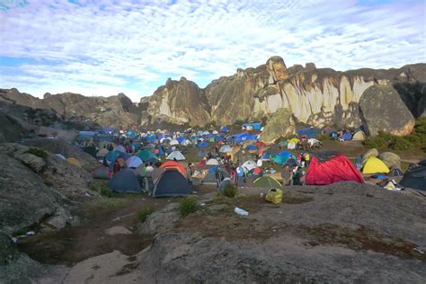 Conoce Cómo Llegar A Marcahuasi Y Qué Llevar Para Acampar En Esta