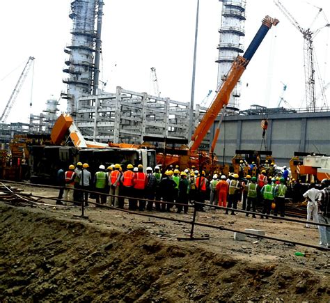 Horrible Crane Accident 2 People Died Include One Safety
