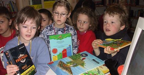 Erbacher Vorschulkinder kennen sich in der Bücherei aus KÖB St