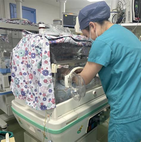 西南医院成功救治26周超早产儿：出生时仅870克且伴有急性肾衰竭直击现场澎湃新闻 The Paper