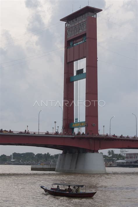 PALEMBANG BRIDGE ANTARA Foto