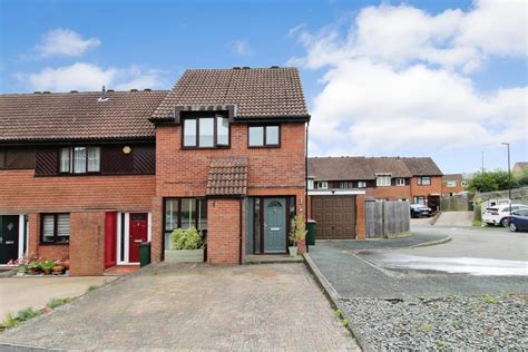 Peverel Road Ifield Crawley West 3 Bed End Of Terrace House £