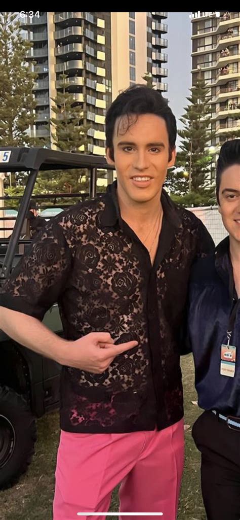 This Elvis Impersonator R Uncannyvalley