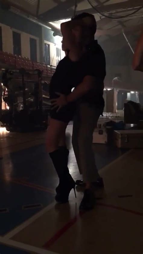 Shakira Gor Cy Taniec I Po Omacku Przez Swojego Tancerza Xhamster