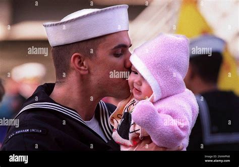 Chronicle 12 21 93 Paul Evdosuk Kisses His Daughter Megan Michael Macor San Francisco
