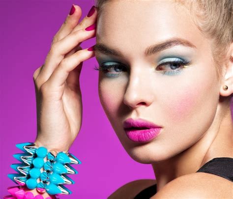 Moda Piękny Portret Pięknej Kobiety Z Jasnym Makijażem Zbliżenie Twarzy