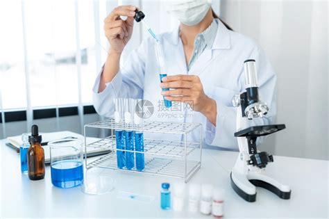 科学家在实验室做化学研究高清图片下载 正版图片308016647 摄图网