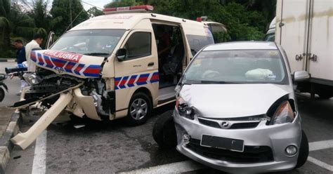 Mpv Fails To Give Way To Ambulance Both Collide Head On New Straits