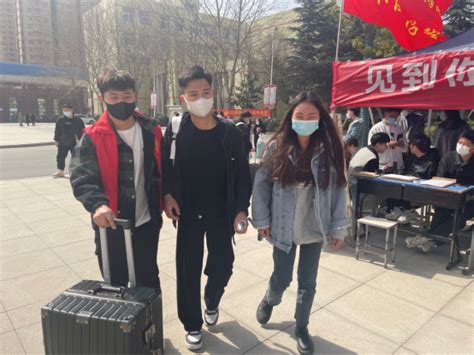 春暖花开日，学子返校时 艺术设计学院 河南工业贸易职业学院