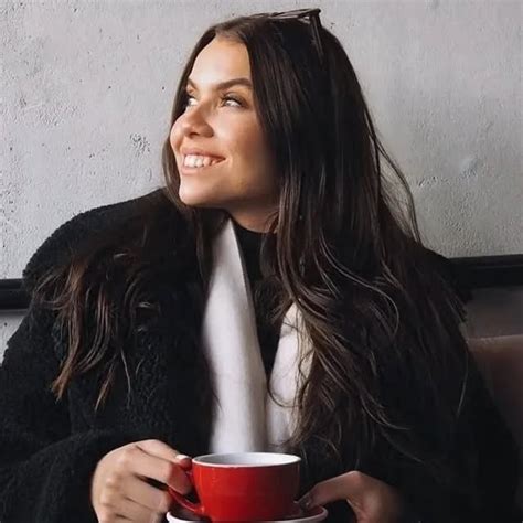 L A U R A S T R U T H E R S Laurastruthers On Threads