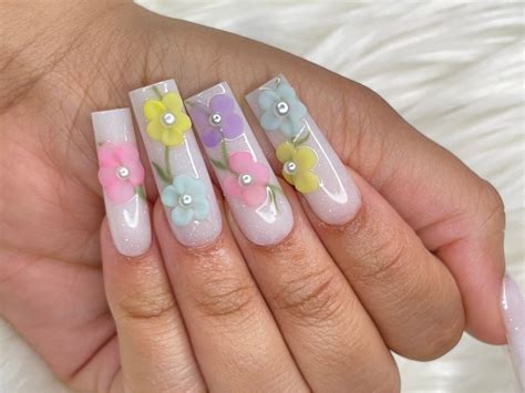 Simple D Nail Art