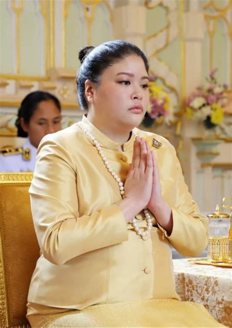 ๕ พฤษภาคม เรารักพระราชวงศ์ไทย Facebook