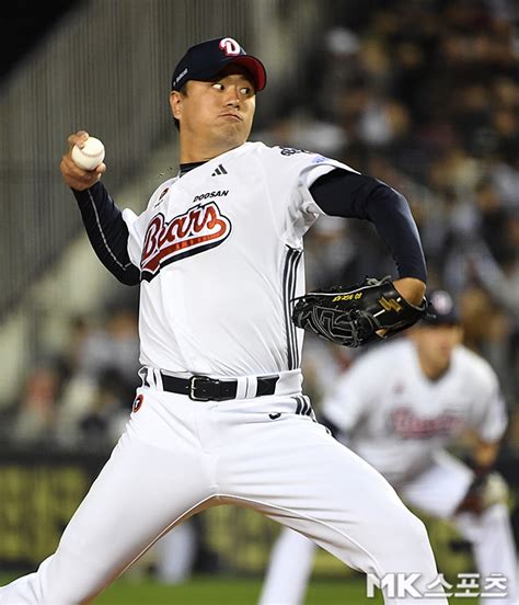 역투하는 이영하 Mk포토 Mk빌리어드