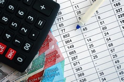 Premium Photo Business Calculations With Indonesian Rupiah Money