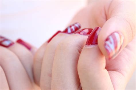 5 astuces pour blanchir vos ongles facilement 100 féminin