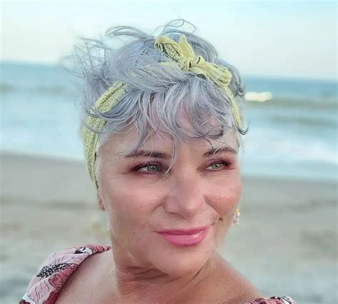 35 Modern Short Grey Hair For Trendy Girls Hairstylecamp