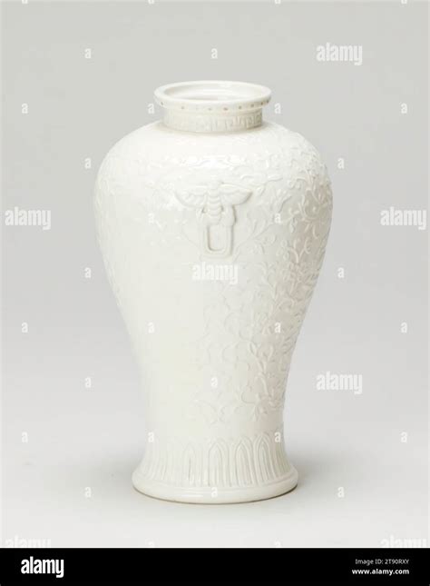 Mei Ping 1736 1795 Dia 6 1 8 In Porcelain China 18th Century