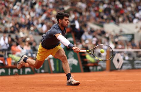 Carlos Alcaraz Races Into Roland Garros Qf