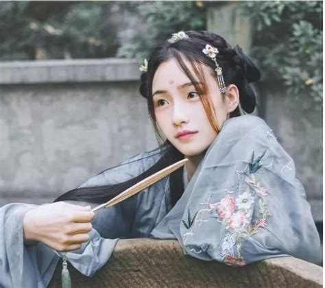 甜宠文，总裁刚下机场就被俩萌娃抱腿：“爹地，麻烦签字离婚”