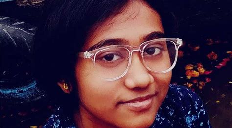 মাধ্যমিক মহকুমায় ছাত্রীদের মধ্যে সম্ভাব্য প্রথম সৃজিতা