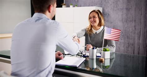Un Abogado De Green Card Aclara La Exención Por Interés Nacional