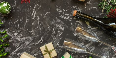 새해 복 많이 받으세요 샴페인과 선물의 전통적인 새 해의 식 상위 뷰 12월 31일에 대한 스톡 사진 및 기타 이미지 12월 31일 2019년 건강한 생활방식