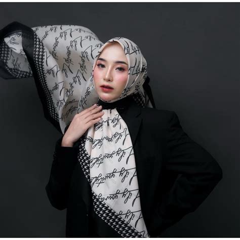 Jual Terlaris Jilbab Segiempat Voal Motif Bunga Adeline Peach Hijab