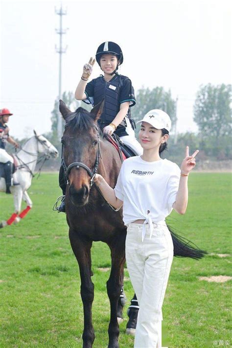 上海美女黄奕获女儿架子鼓打call！10岁铛铛一身好才艺，颜值逆袭超妈妈孩子电视剧小小年纪
