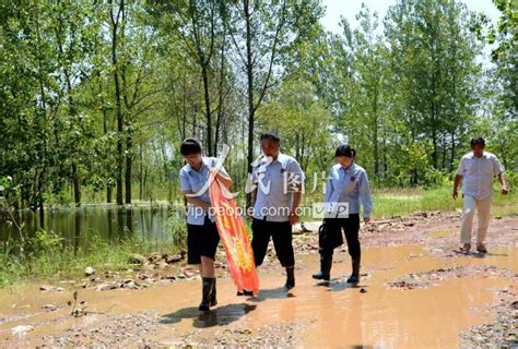 安徽安庆抗洪大堤上开设巡回法庭 人民图片网