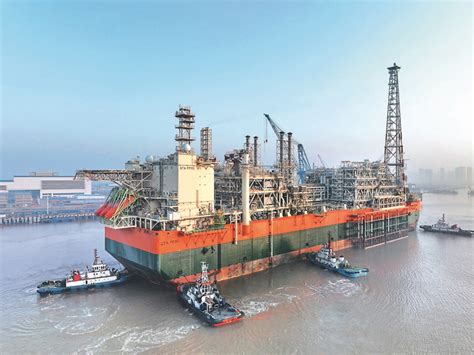 7 日 由 江苏 启东 中远 海运 海 工 承建 的 世界 最大 天然 气 处理 浮 式 储 卸