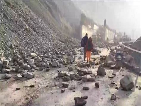 Traffic Halted On Jammu Srinagar Highway Due To Shooting Stones In Ramban