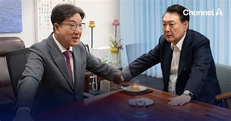 권성동 “윤 대통령 자세 논란 사진 잘못 내보낸 참모 잘못” [현장영상]