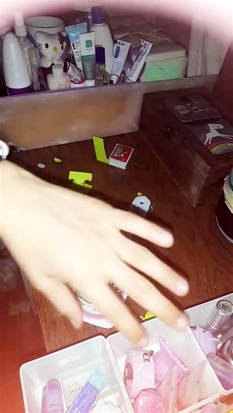 تمیز کردن میز آرایشم با یه بشکن