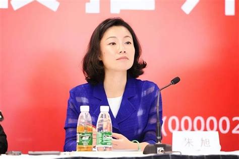 萬科金牌女秘書朱旭，年薪849萬，年終獎1000萬，47歲至今未婚 每日頭條