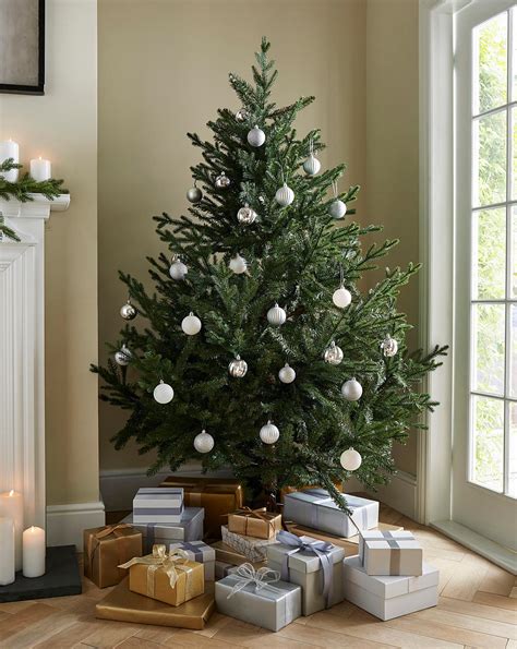 Natural Looking Christmas Trees The Best Christmas Tree Themes Hgtv