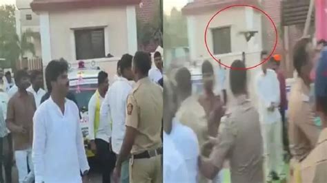 गोपीचंद पडळकर यांच्यावर कुणी फेकली चप्पल या घटनेचा ठिकठिकाणी निषेध